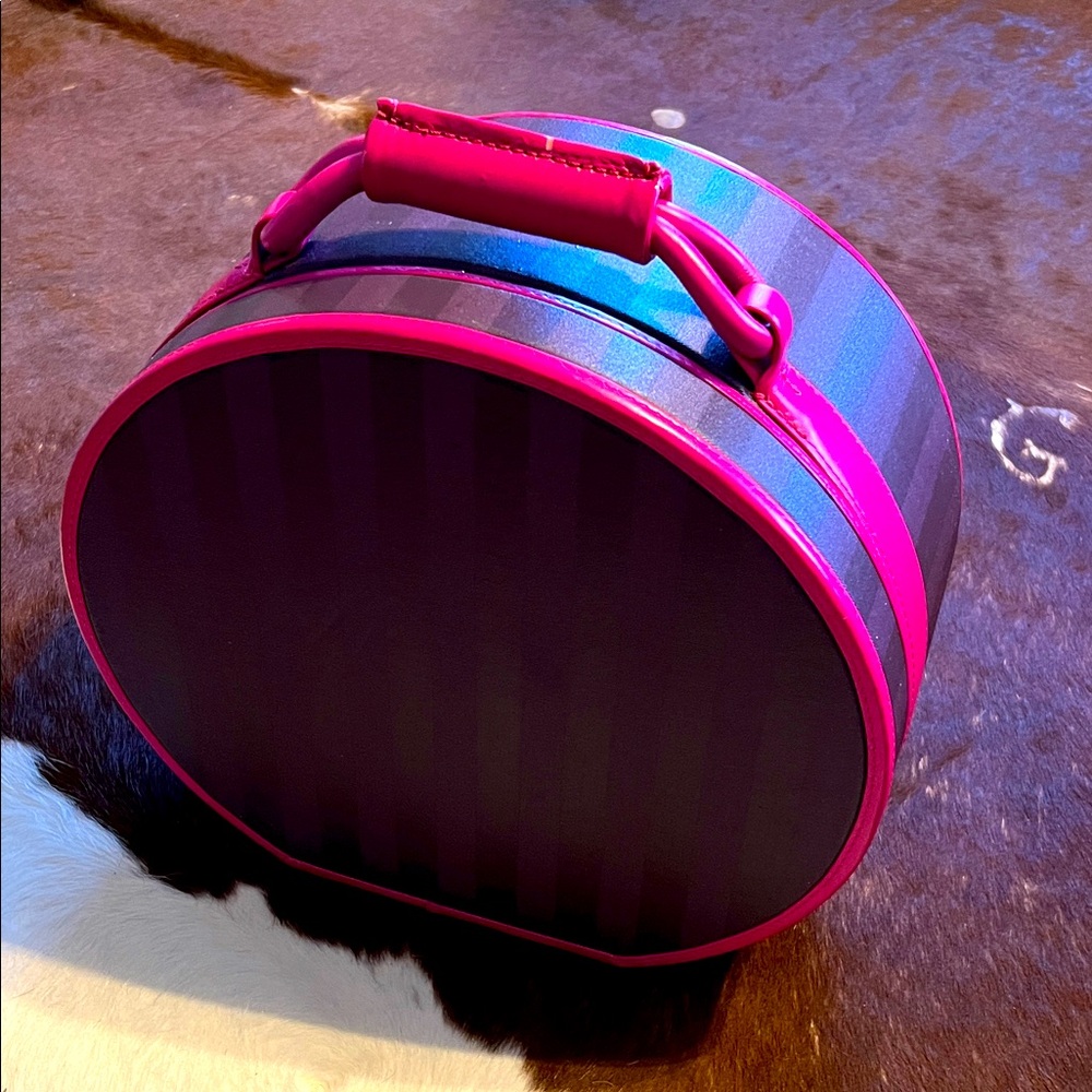 Vintage Victoria’s Secret Store Display Trunk Or Lugg… - Gem